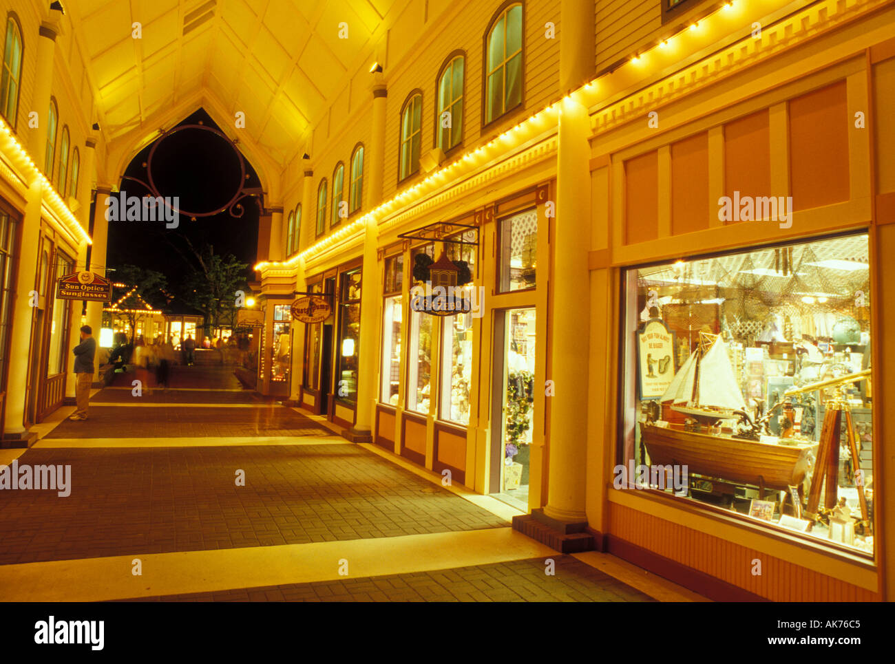 Shopping mall north michigan shops hi-res stock photography and images ...