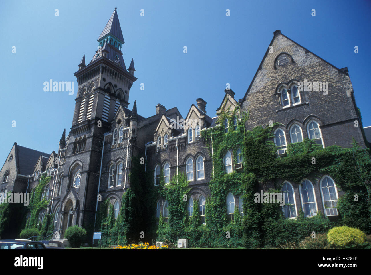 University toronto st george campus hi-res stock photography and images ...