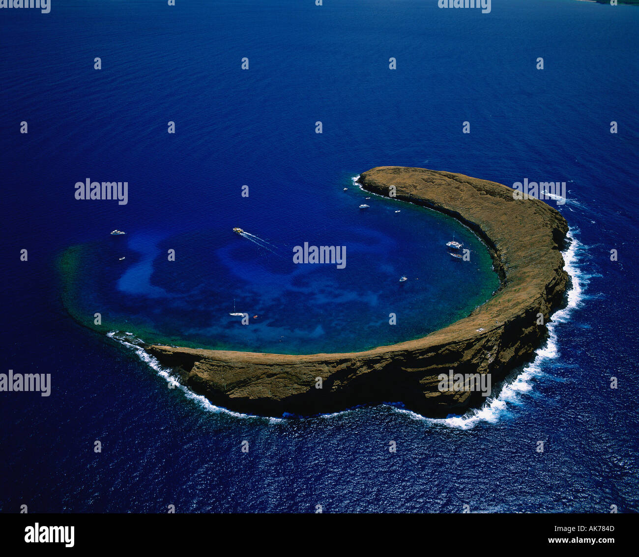 Molokini aerial hi-res stock photography and images - Alamy