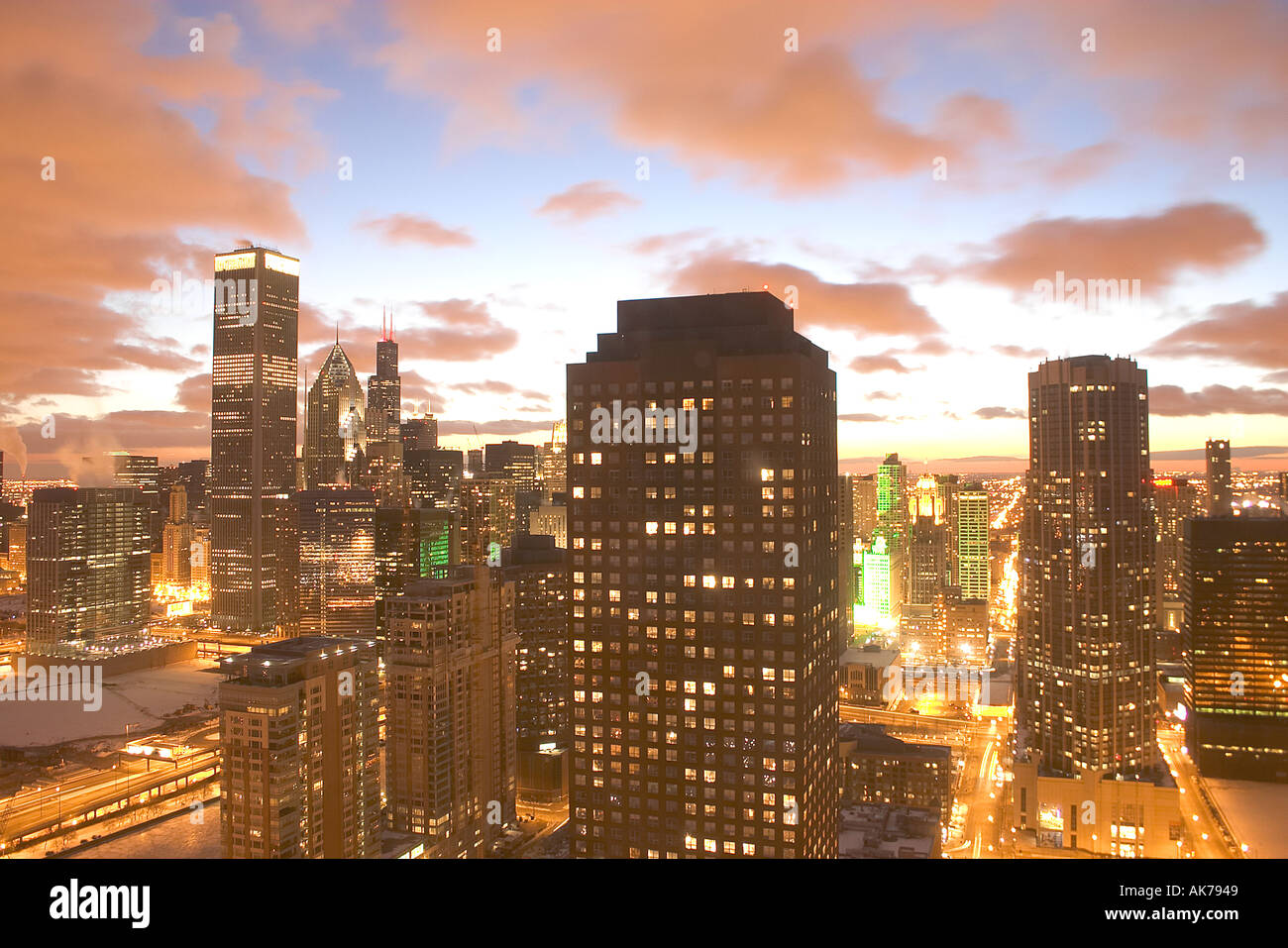 Chicago skyline at dusk Stock Photo - Alamy