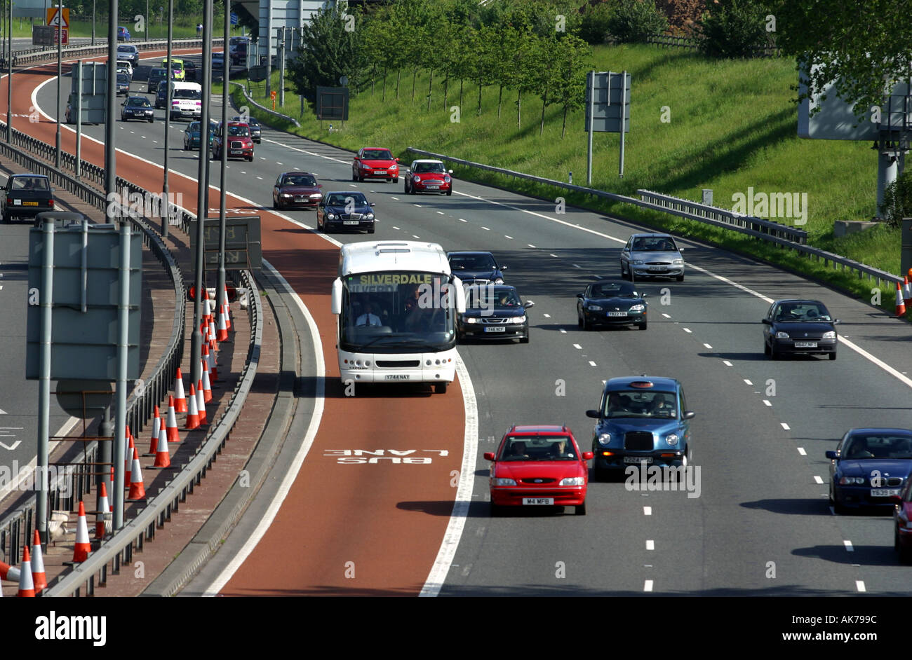 M4 Bus Lane Heathrow Spur Stock Photo - Alamy