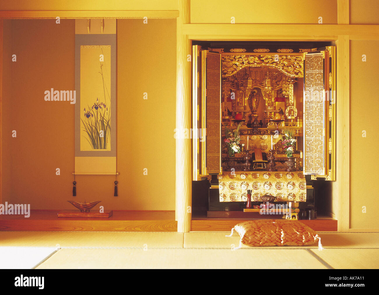 Japanese altar hi-res stock photography and images - Alamy