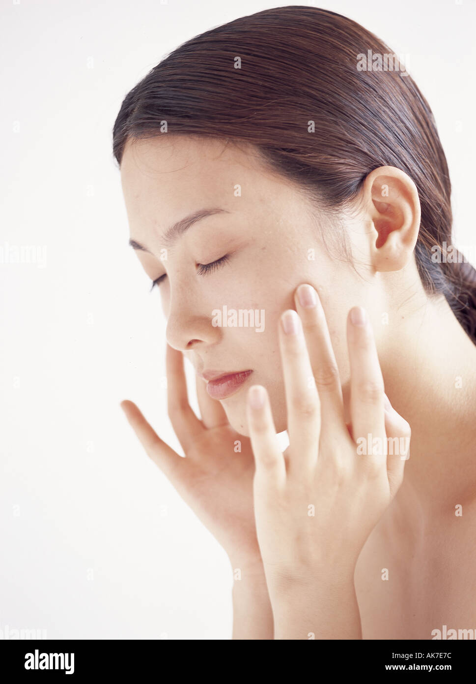 Face massaging hi-res stock photography and images - Alamy