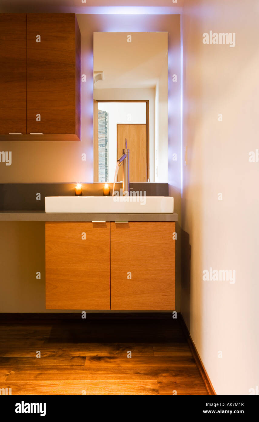 Modern vanity hi-res stock photography and images - Alamy