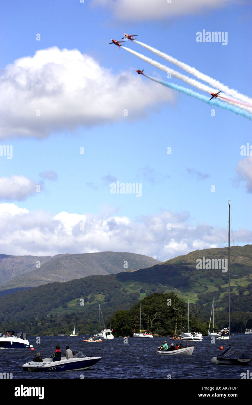Red arrows over people hi-res stock photography and images - Alamy