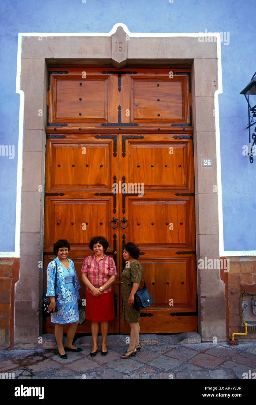 Three latinas hi-res stock photography and images - Alamy