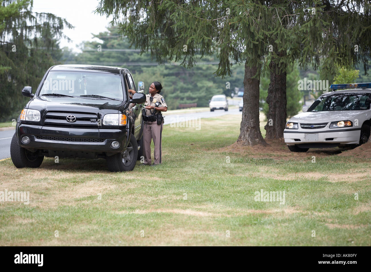 Police giving ticket hi-res stock photography and images - Alamy