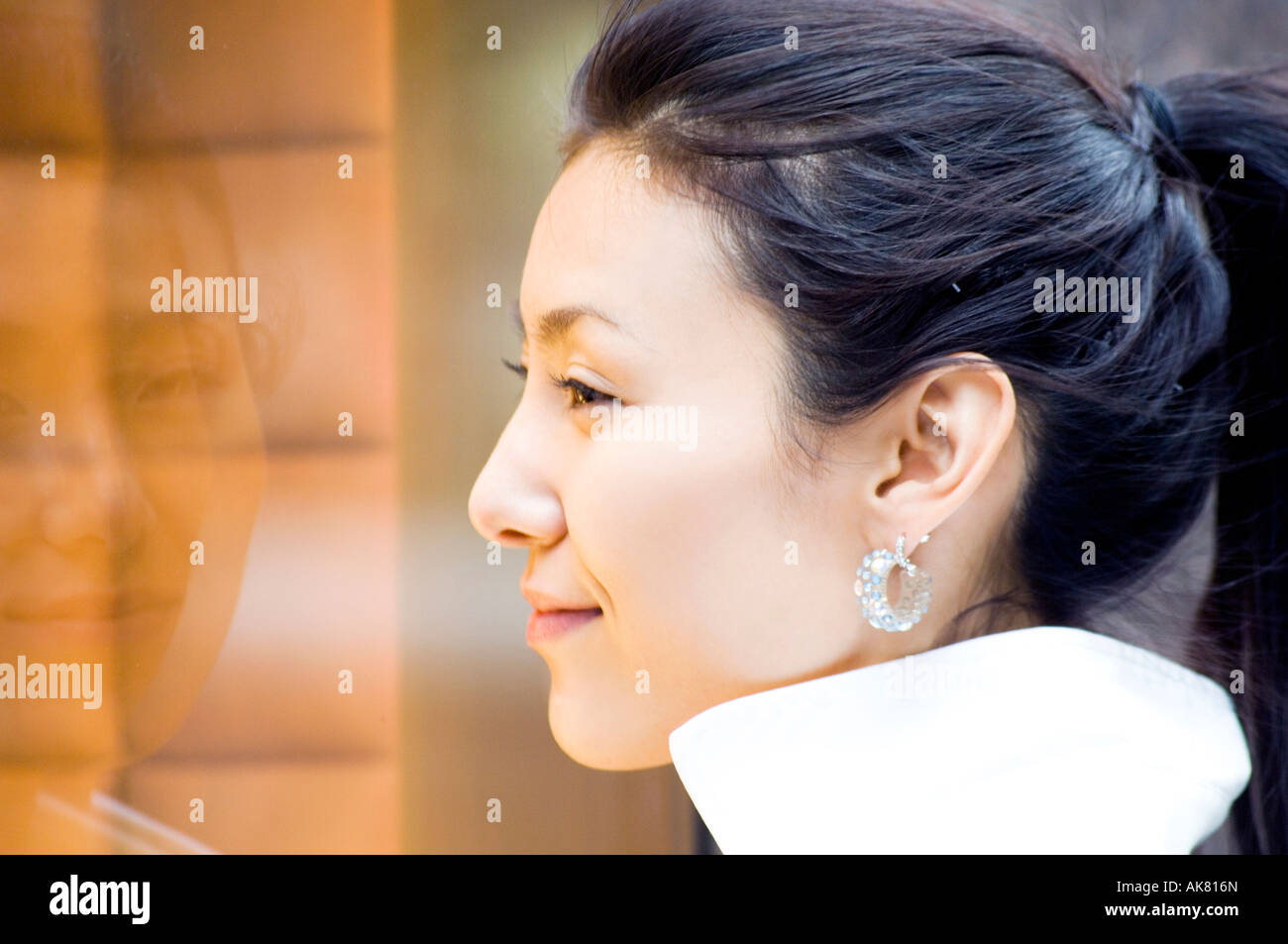 Japanese profile face hi-res stock photography and images - Alamy
