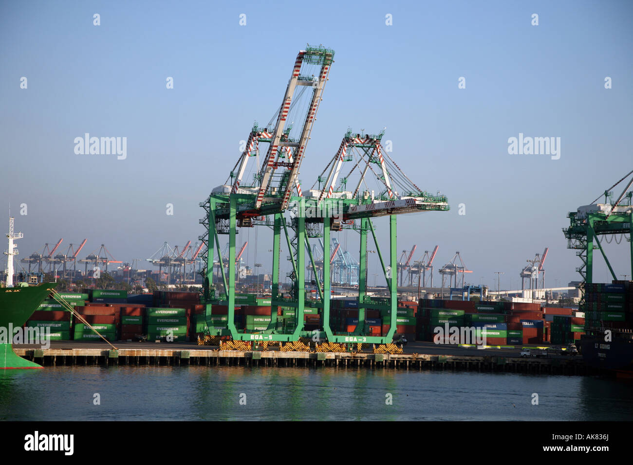 San Pedro California docks Barge ship Stock Photo - Alamy