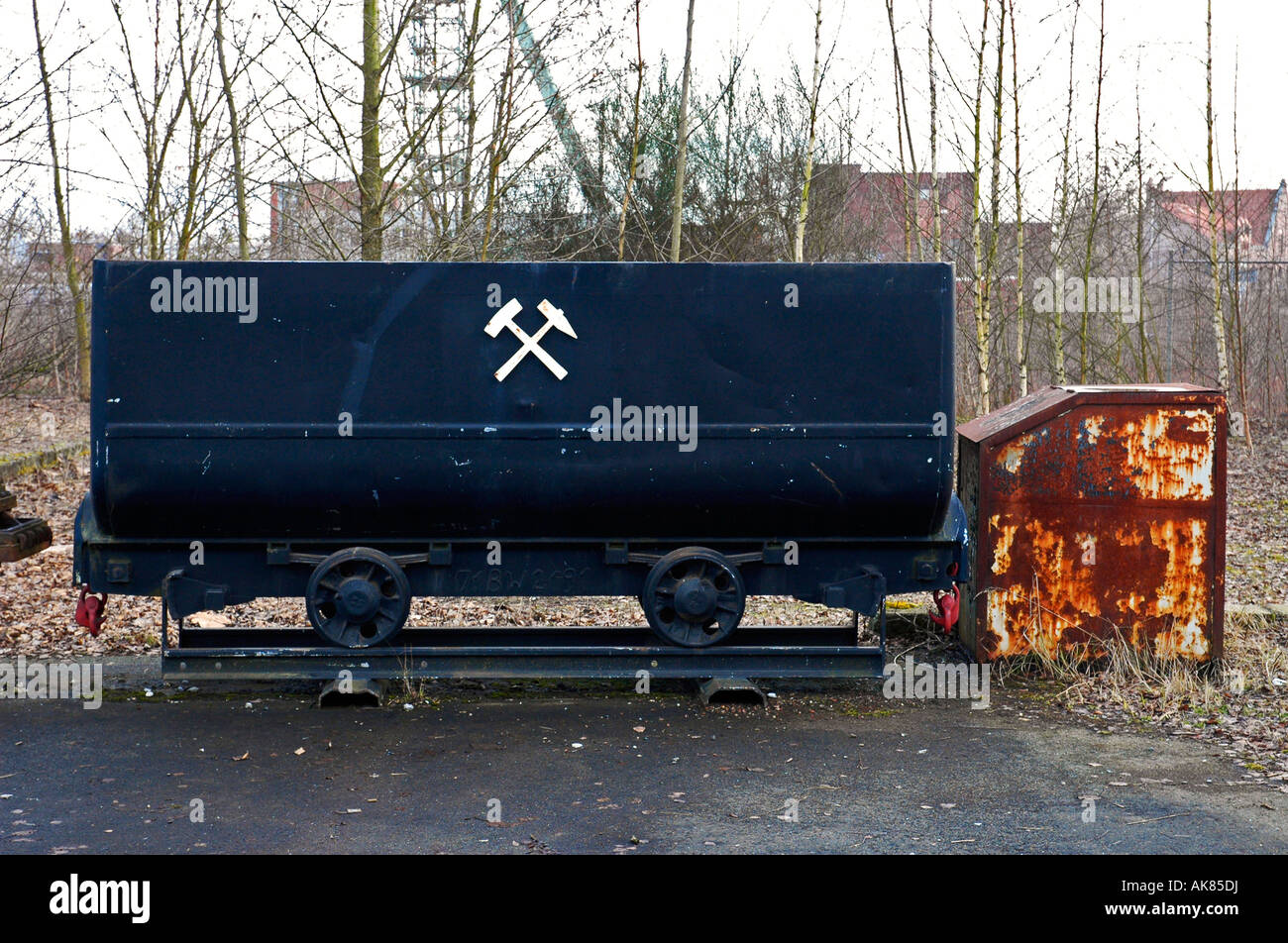 Coal lorry hi-res stock photography and images - Alamy