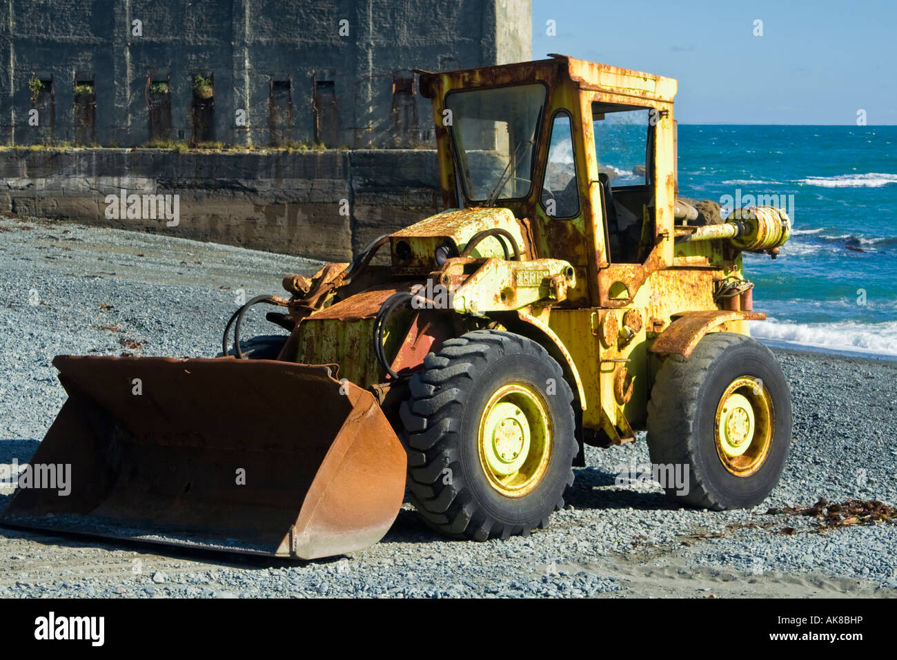 Bulldozer side view hi-res stock photography and images - Alamy