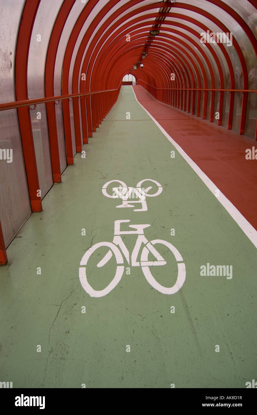 Green red cycle hi-res stock photography and images - Alamy