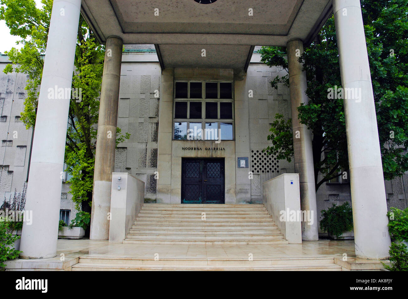 Modern gallery hi-res stock photography and images - Alamy