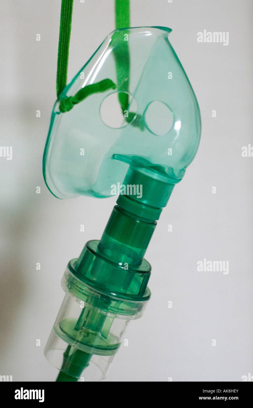 OXYGEN MASK IN HOSPITAL Stock Photo - Alamy