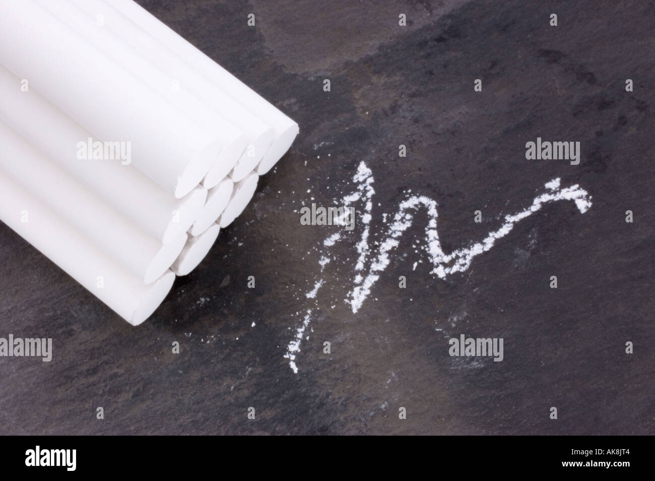 White line of chalk hi-res stock photography and images - Alamy