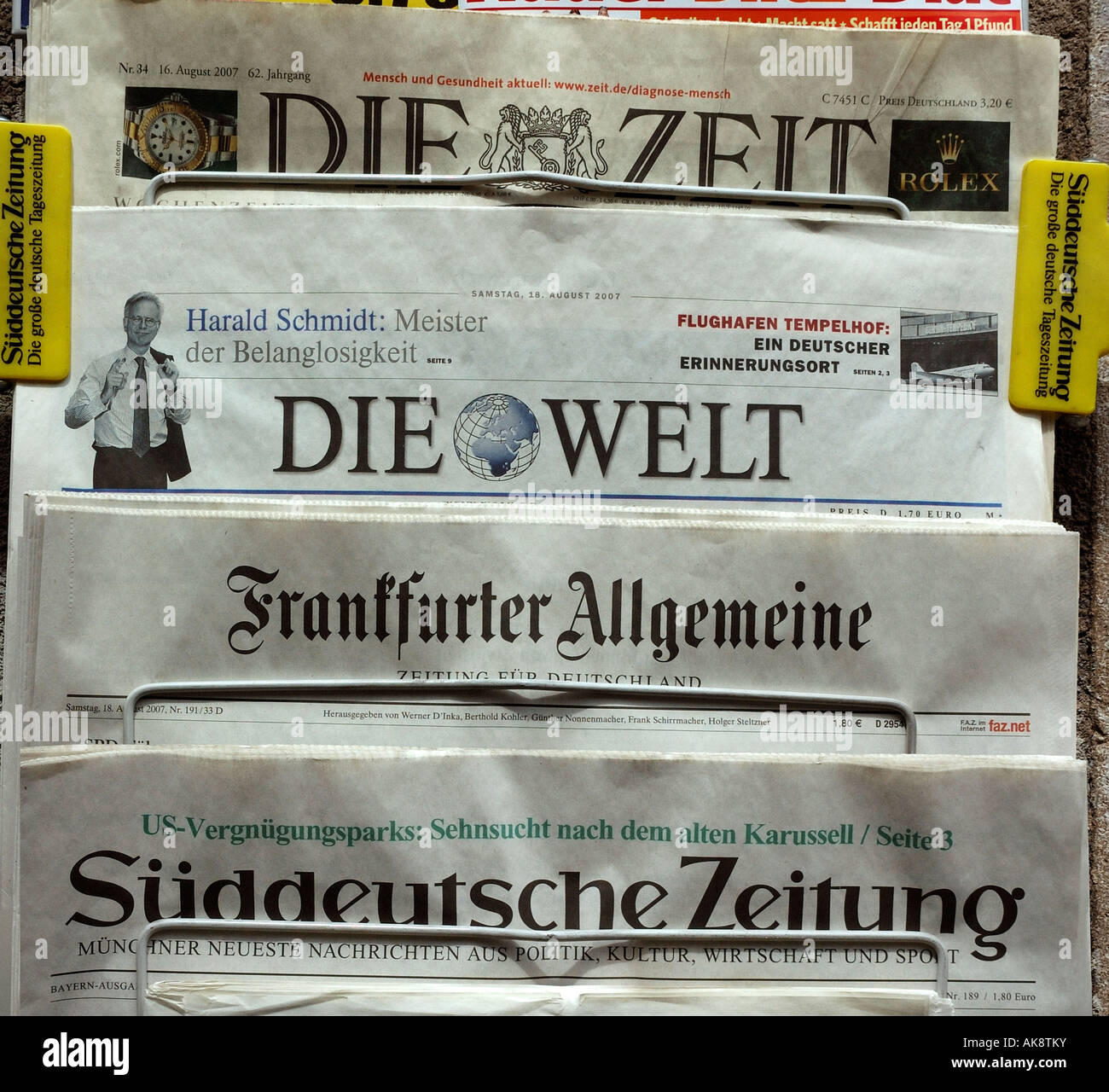 INTERNATIONAL NEWSPAPERS PRESS Stock Photo - Alamy