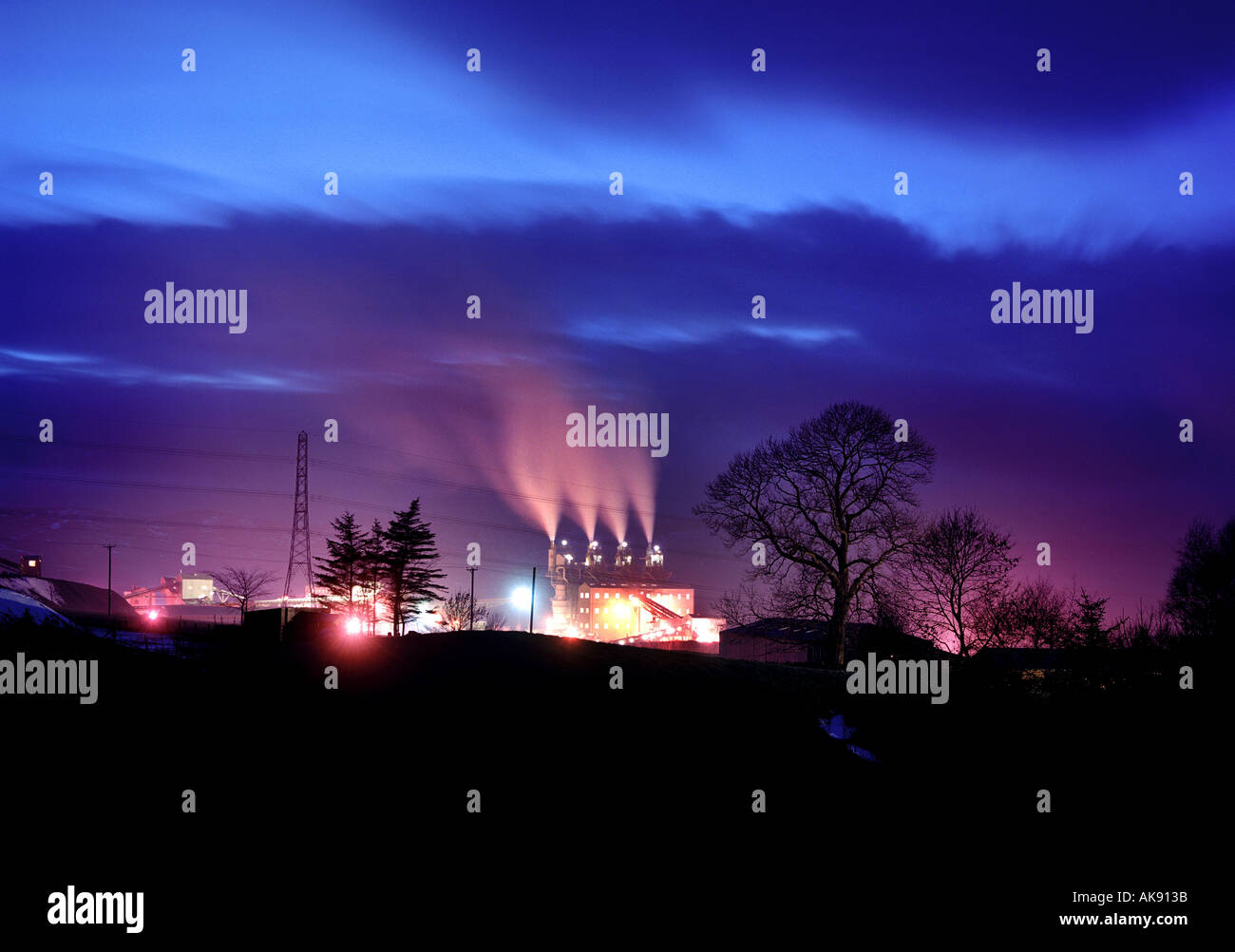 Factory england smoke hi-res stock photography and images - Alamy