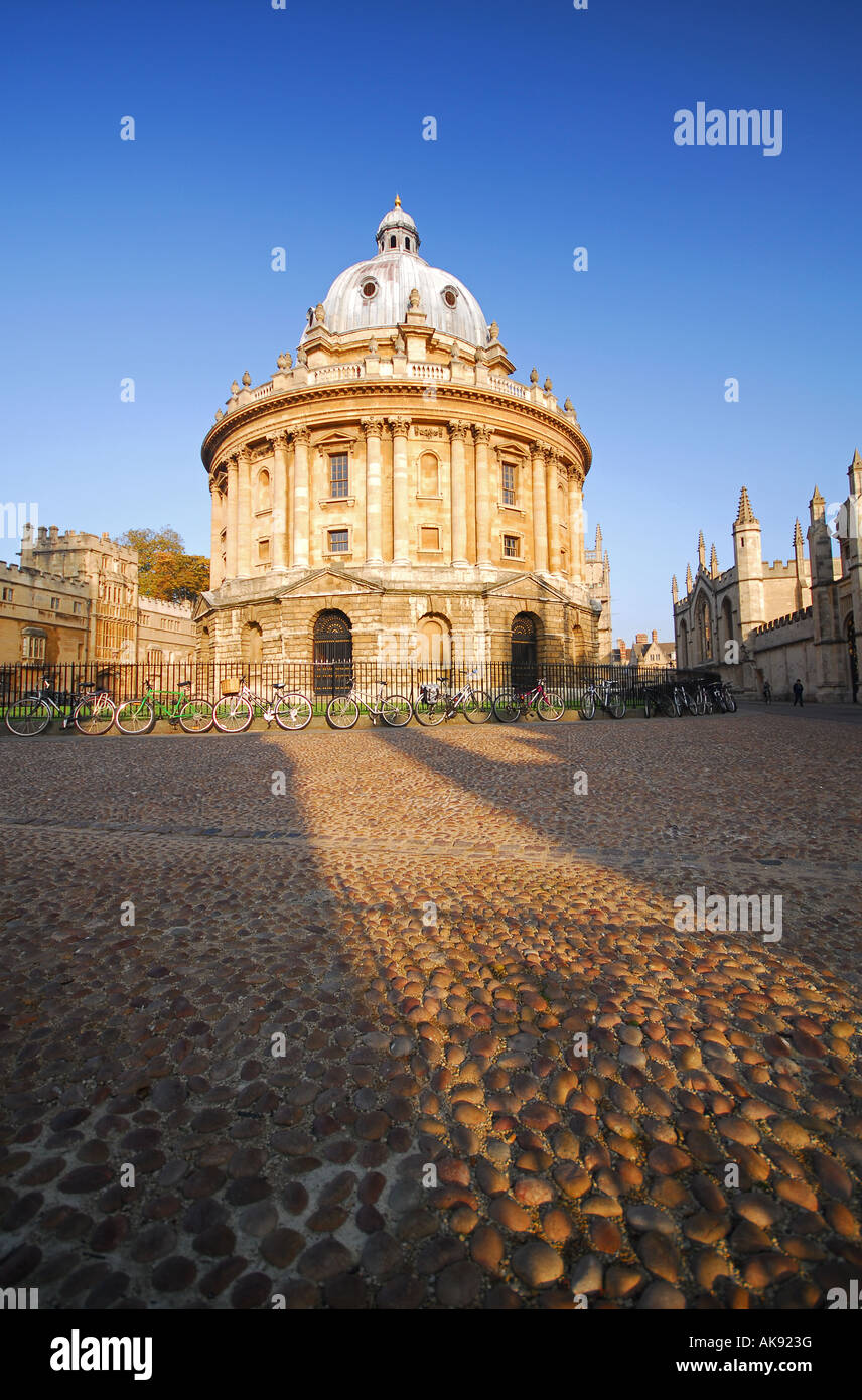 OXFORD, UK. The Radcliffe Camera (the reading room of the Bodleian ...