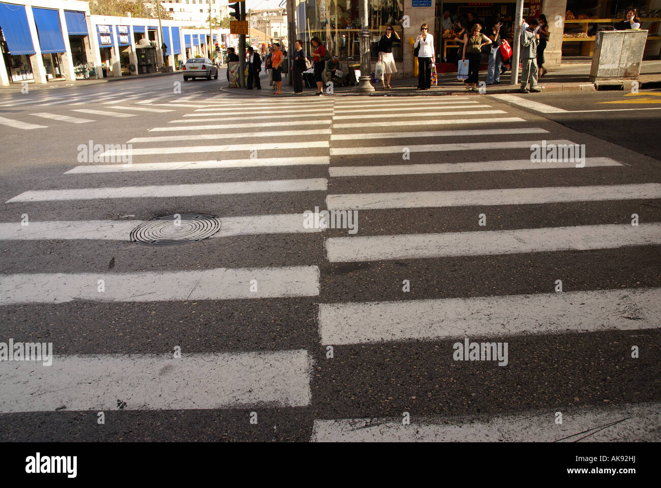 Point where two roads cross hi-res stock photography and images - Alamy