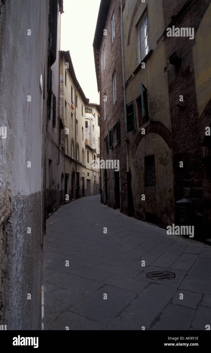 Luca Narrow Street 1 Stock Photo - Alamy