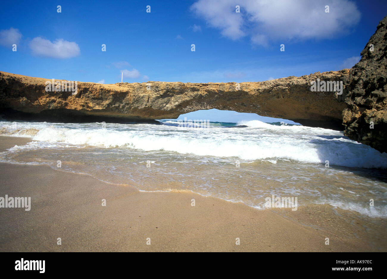 Aruba natural bridge Stock Photo - Alamy
