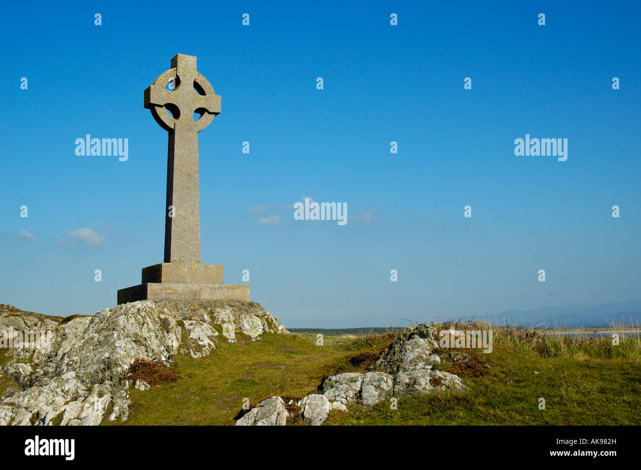 Celtic Cross on Llanddwyn Island Anglesey North Wales Stock Photo - Alamy