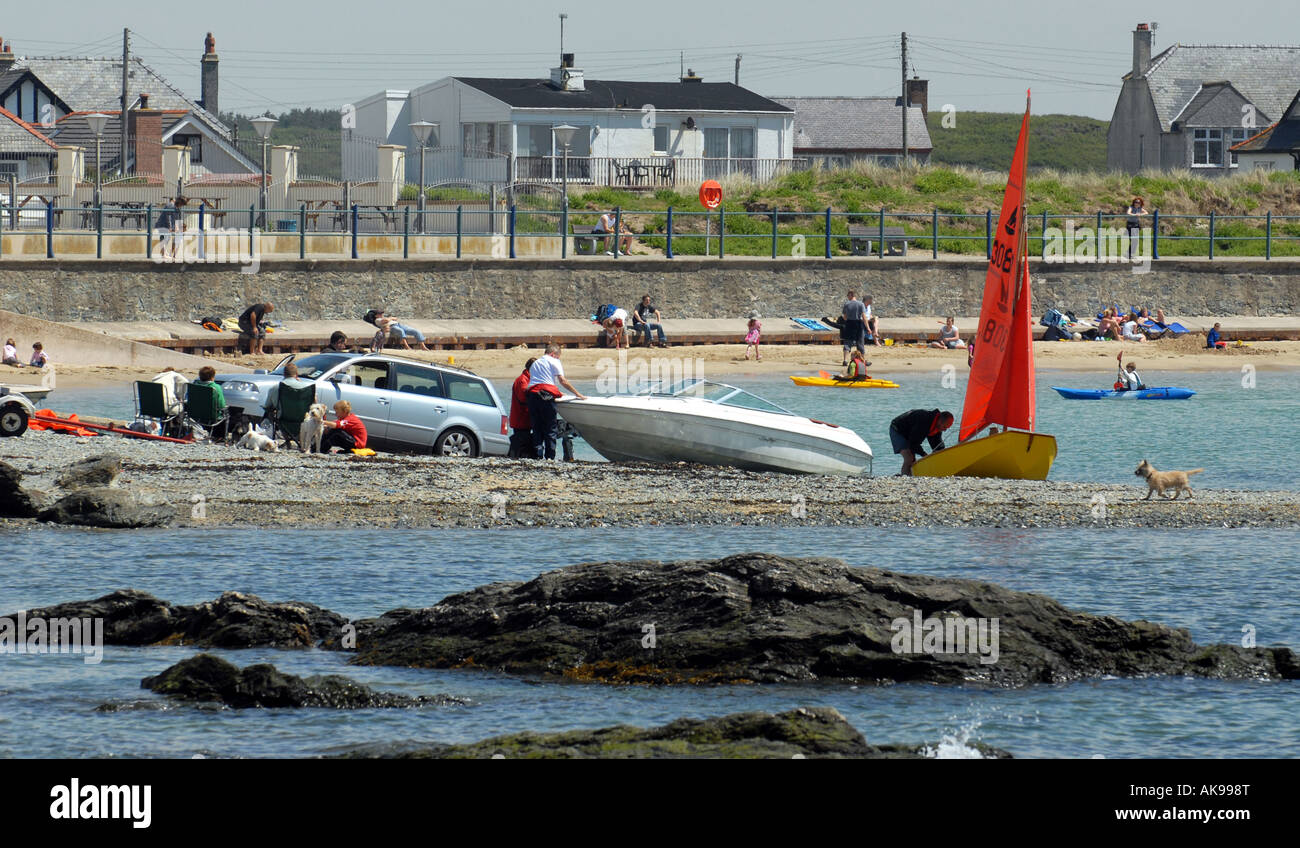 BOATING ENTHUSIASTS PREPARE TO LAUNCH THEIR BOATS AT TREARDDUR BAY IN ...