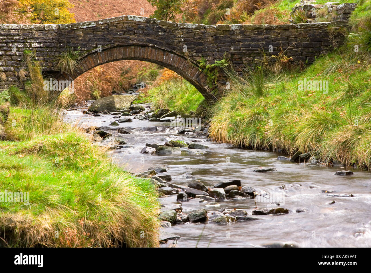 Stone Bridge over the River Goyt in the Goyt Valley Stock Photo - Alamy