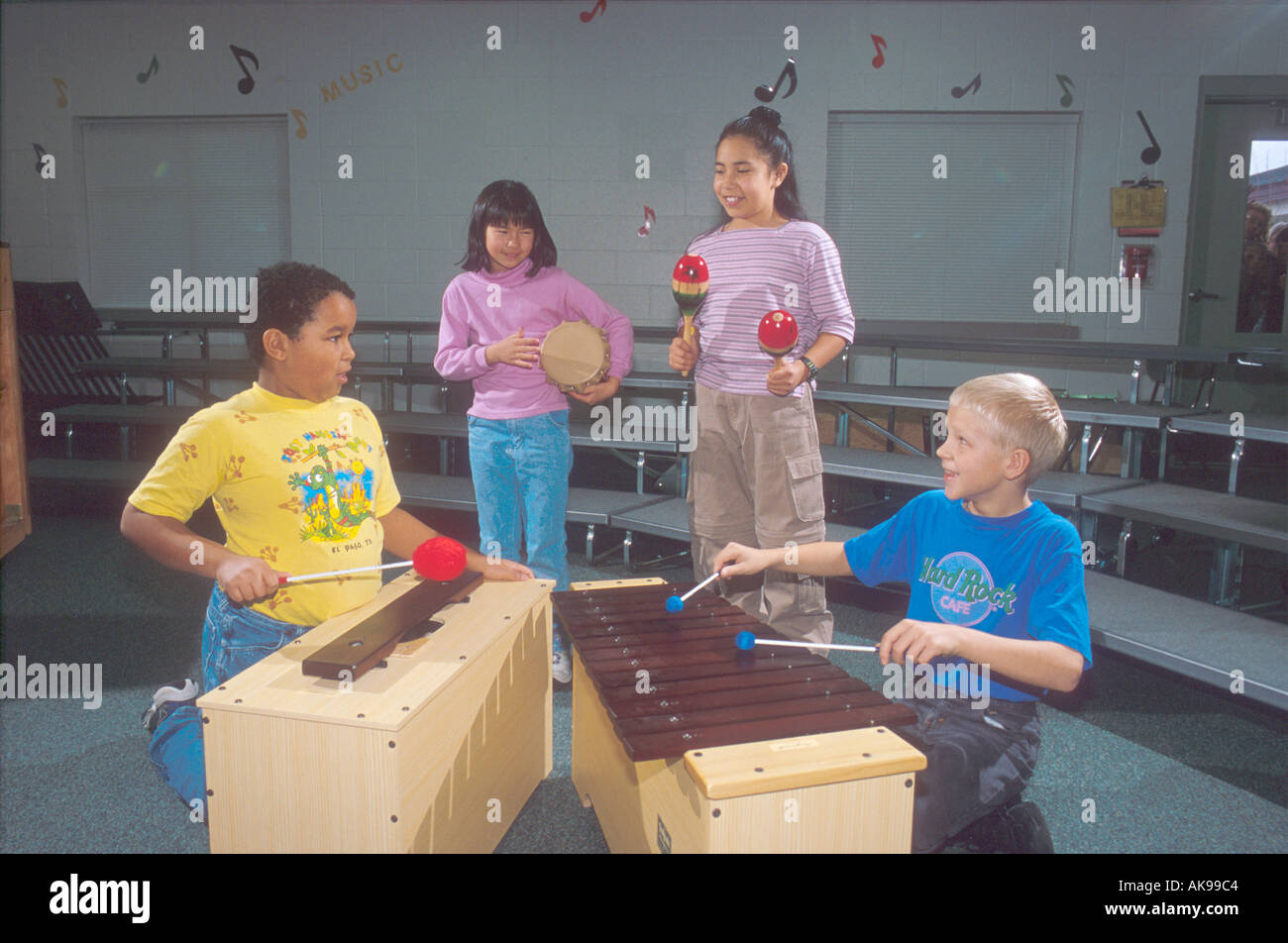 Elementary school music class Stock Photo - Alamy