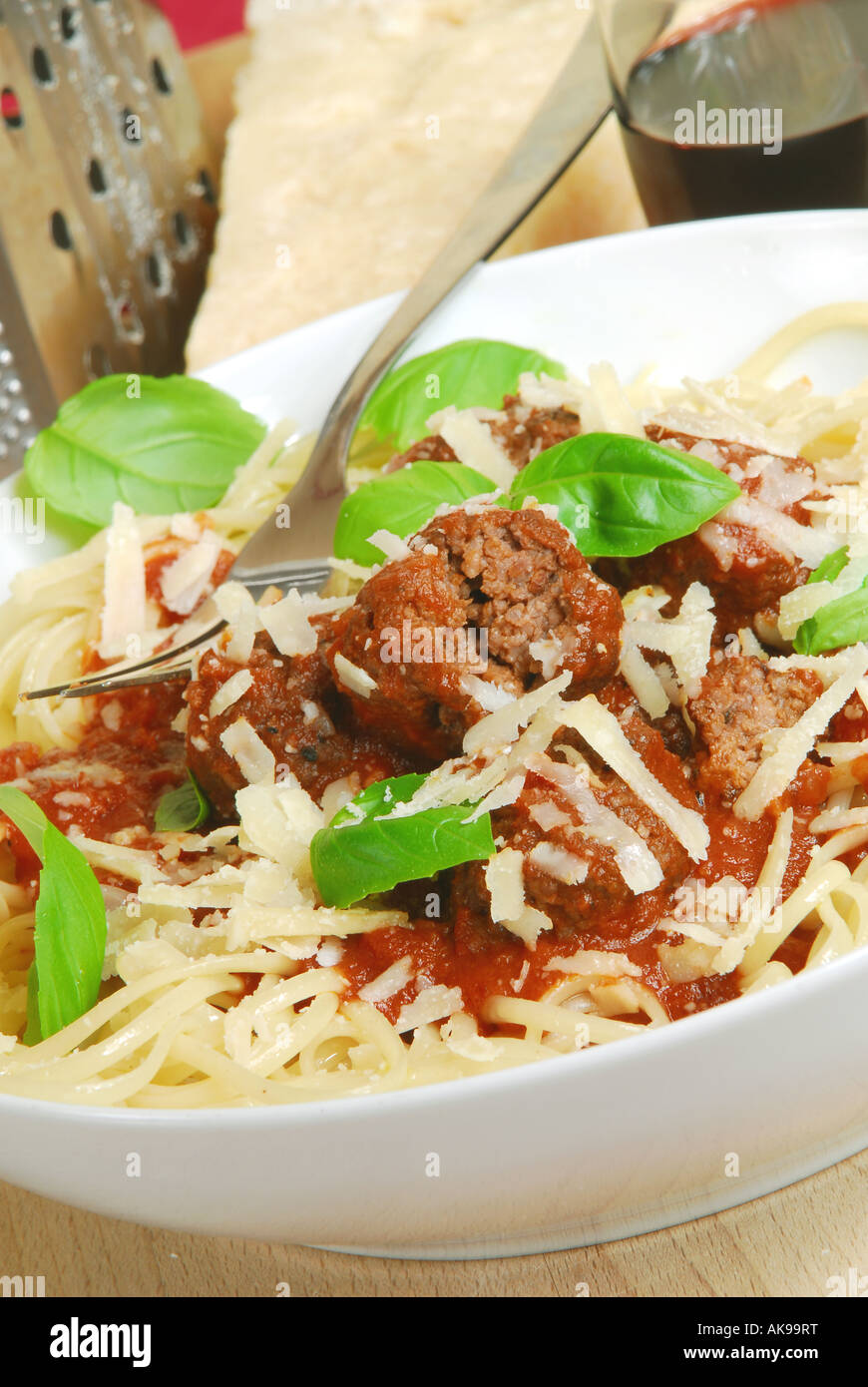 Linguine and meatballs hi-res stock photography and images - Alamy