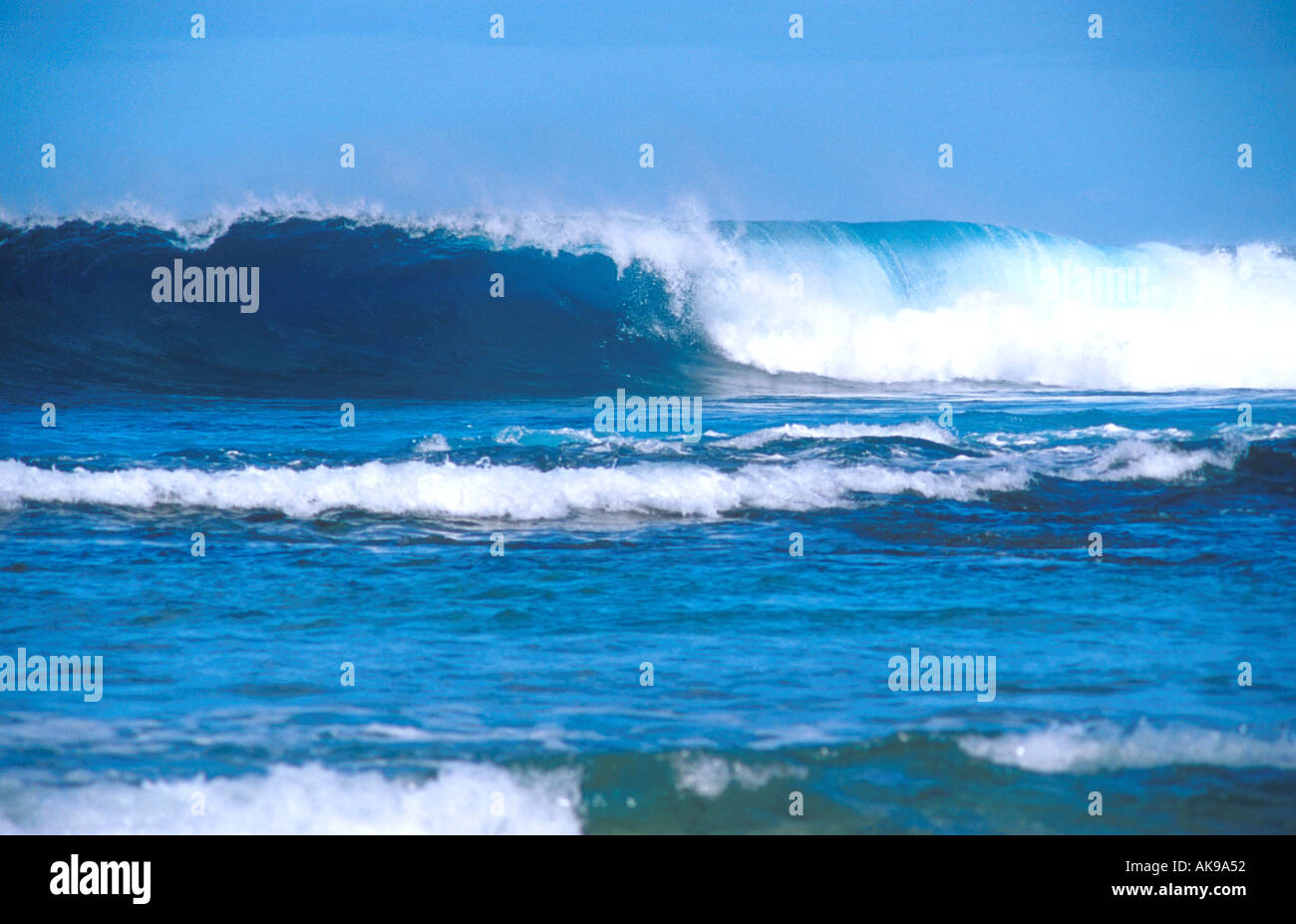 Surf waves crashing in Hawaii Stock Photo - Alamy