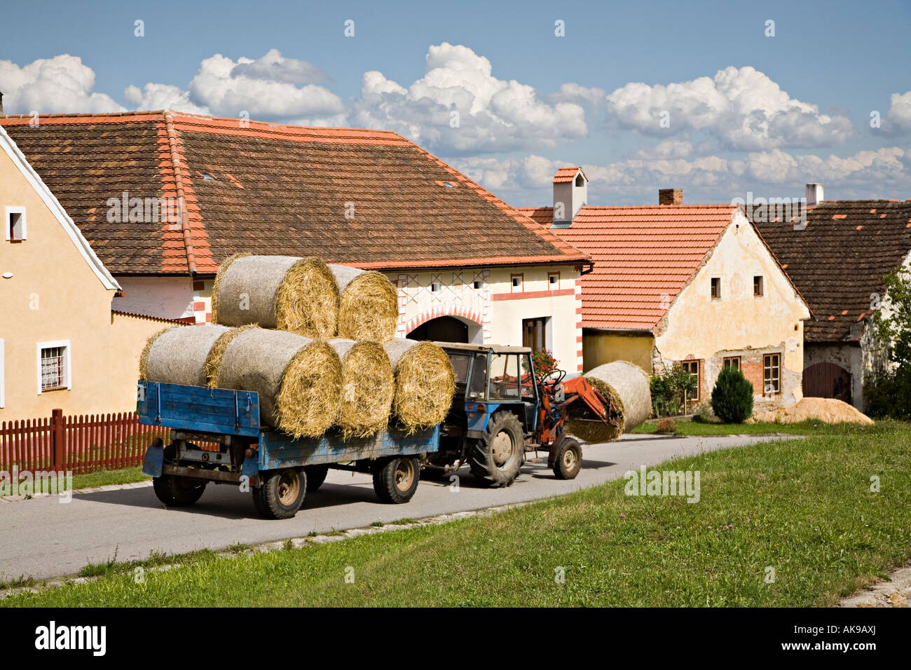 Tractor pulling cart hi-res stock photography and images - Alamy