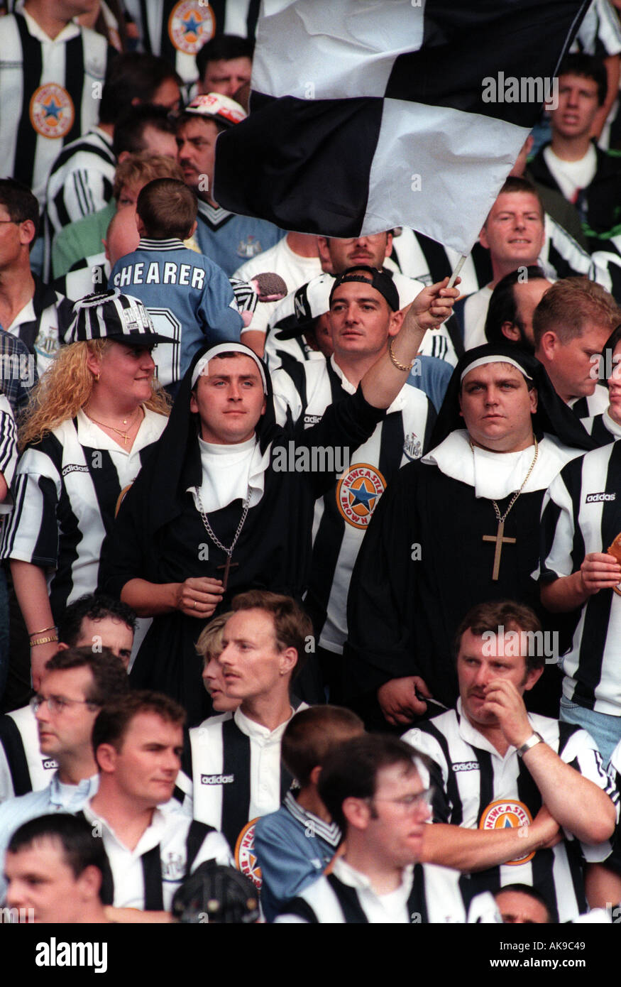 Manchester united fans shield hi-res stock photography and images - Alamy