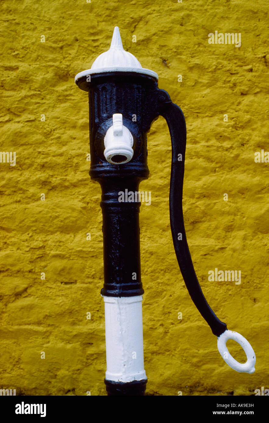 Traditional Water Pump Stock Photos & Traditional Water Pump Stock ...