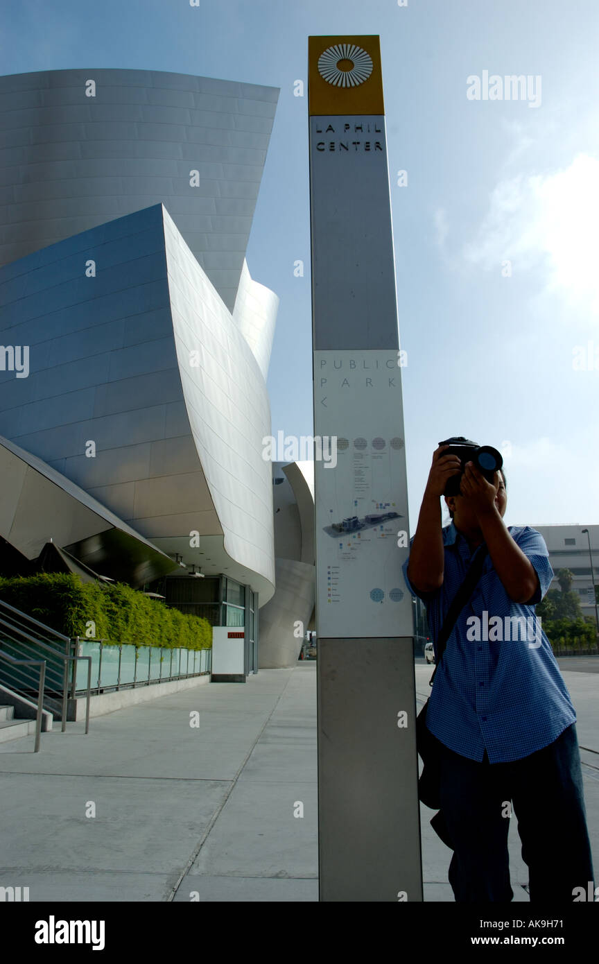Man looking through viewfinder hi-res stock photography and images - Alamy