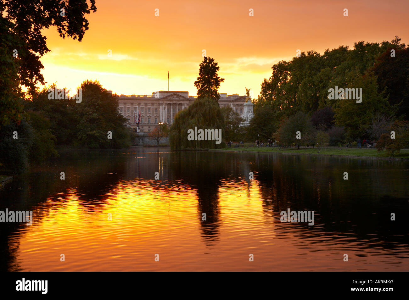 View of Buckingham Palace at sunset from St James's Park, London Stock ...