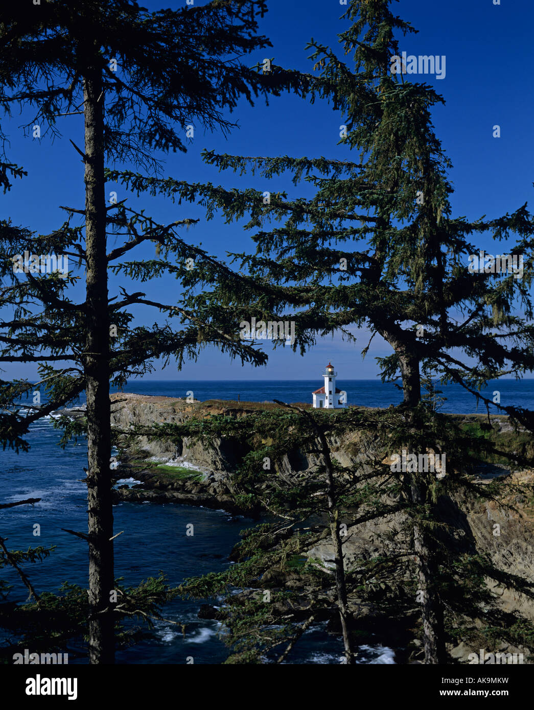 Sunset Bay State Park Cape Arago lighthouse on rocky point Oregon coast ...