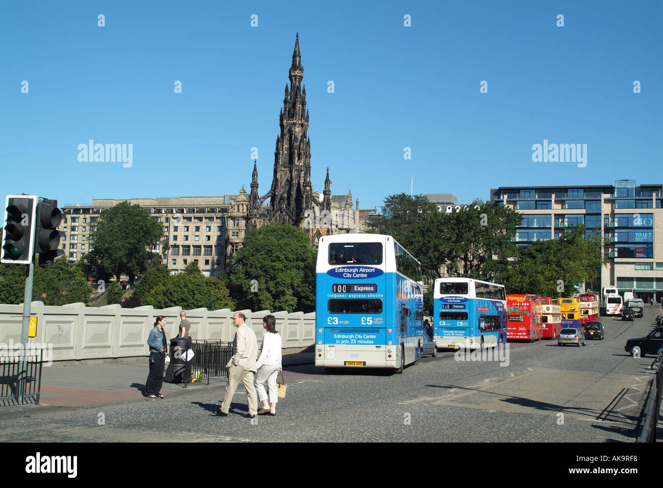 Airport shuttle bus uk hi-res stock photography and images - Alamy