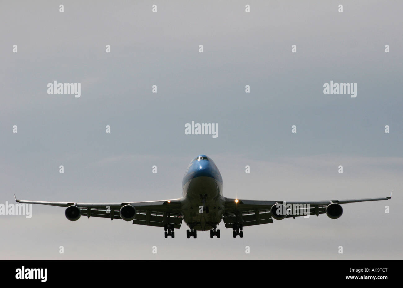 Boeing 747 Landing / take off Stock Photo - Alamy