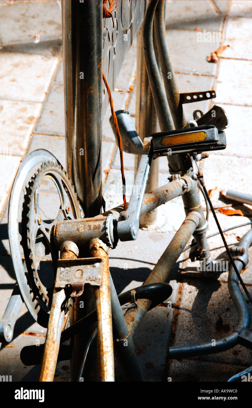 An old and rusty broken bicycle Stock Photo - Alamy