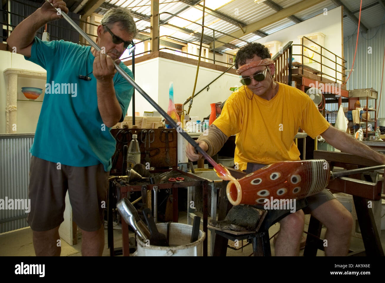 Glass artist chris Pantano shaping the neck of a glass vase Stock Photo ...