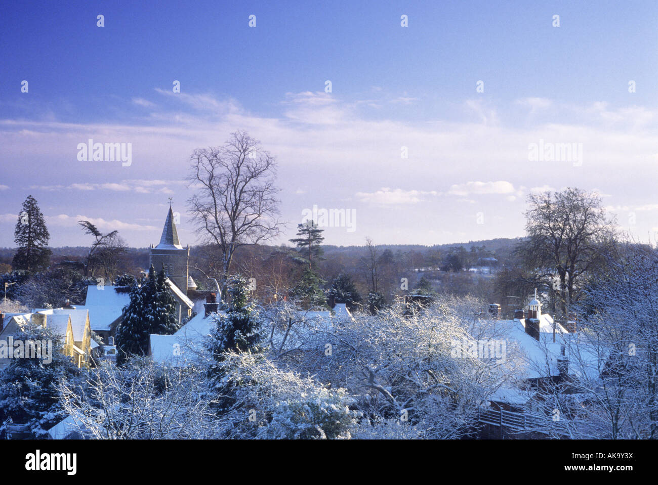 Surrey village snow hi-res stock photography and images - Alamy