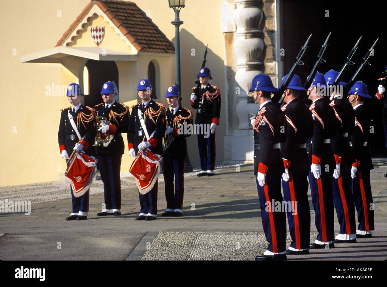 French army guards hi-res stock photography and images - Alamy