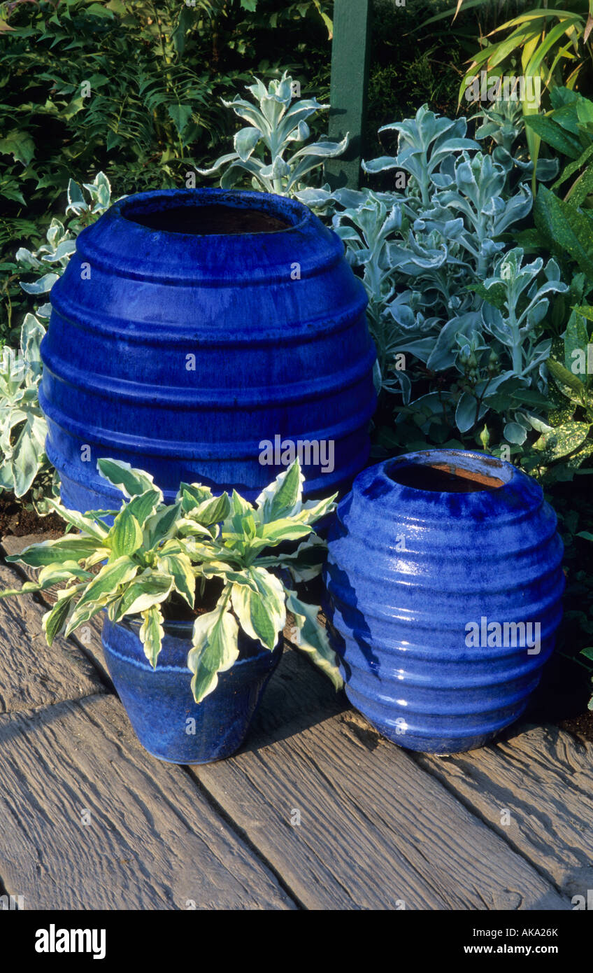 Painted containers hi-res stock photography and images - Alamy