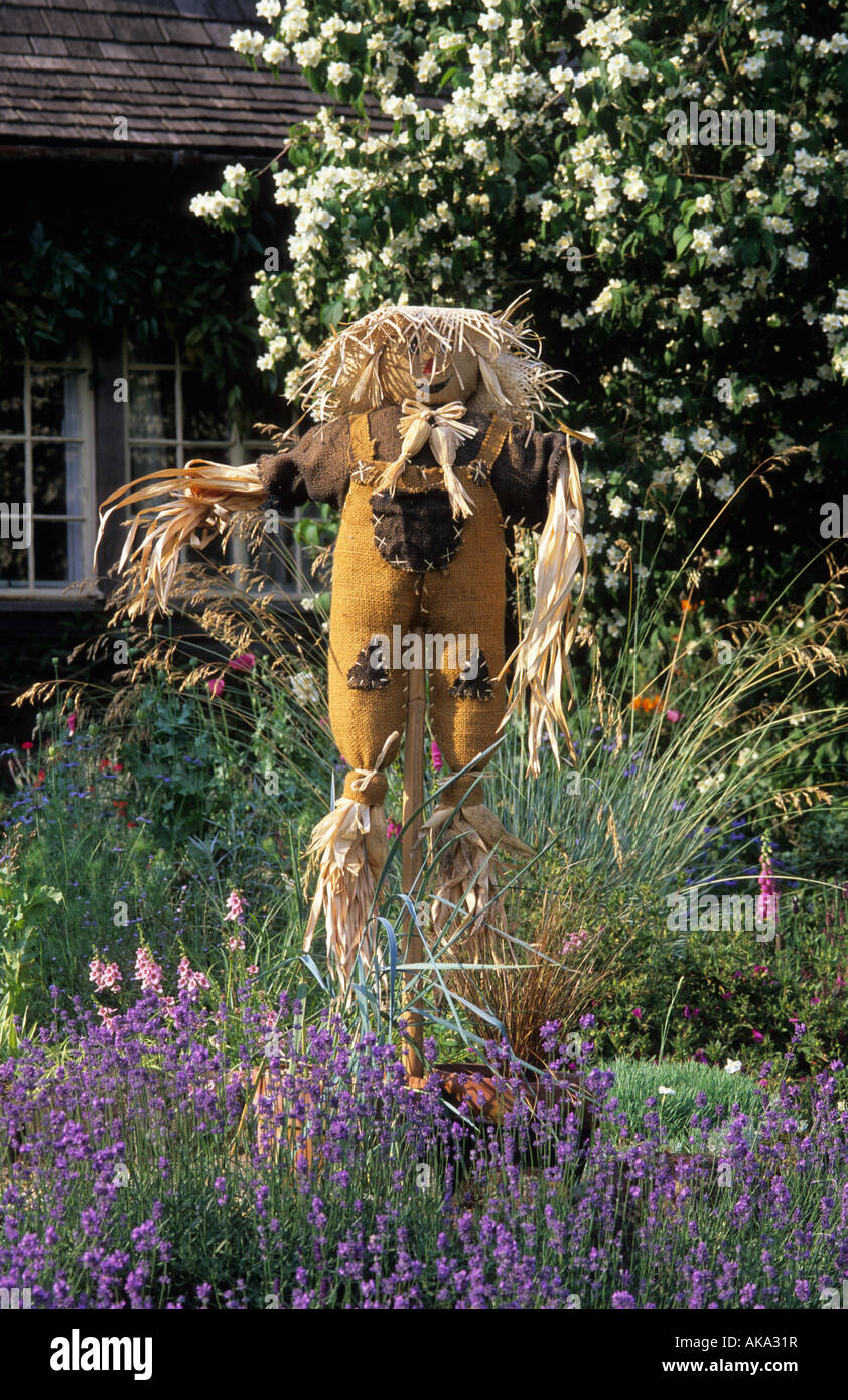 Scarecrow statue hi-res stock photography and images - Alamy