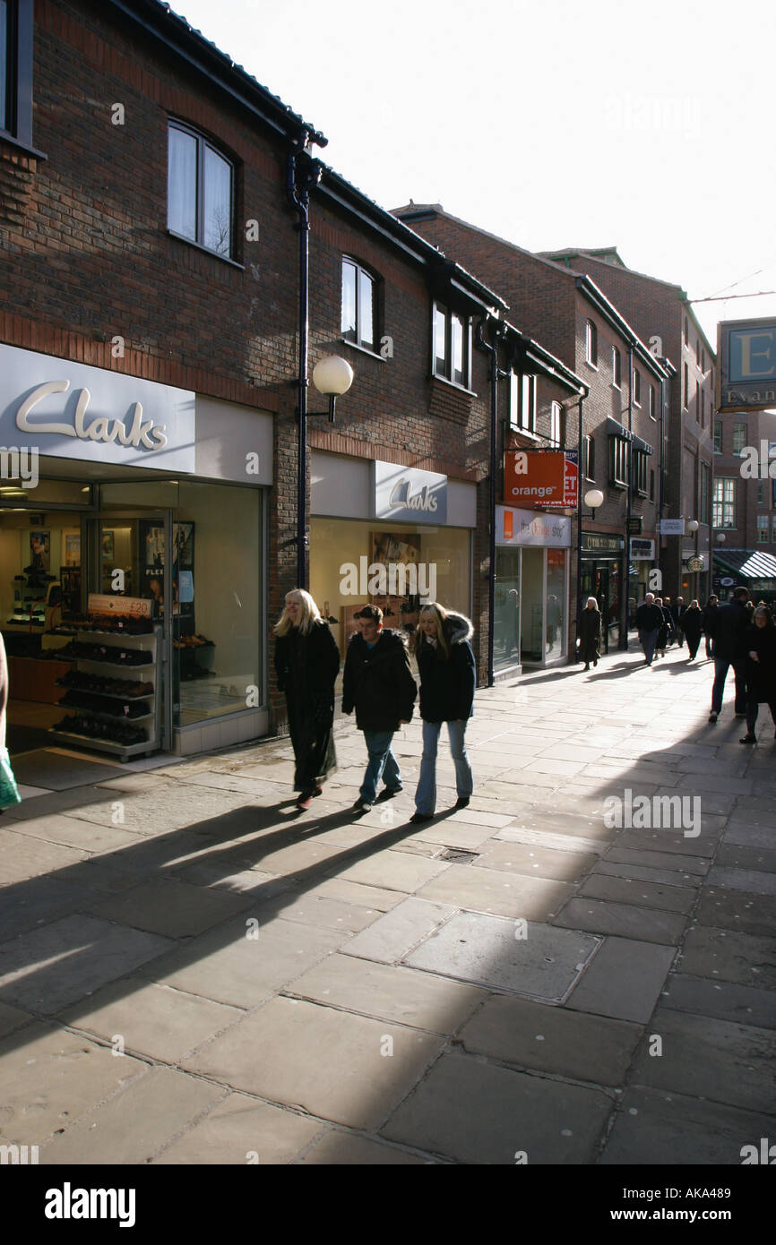 Women walk through shopping mall hi-res stock photography and images ...