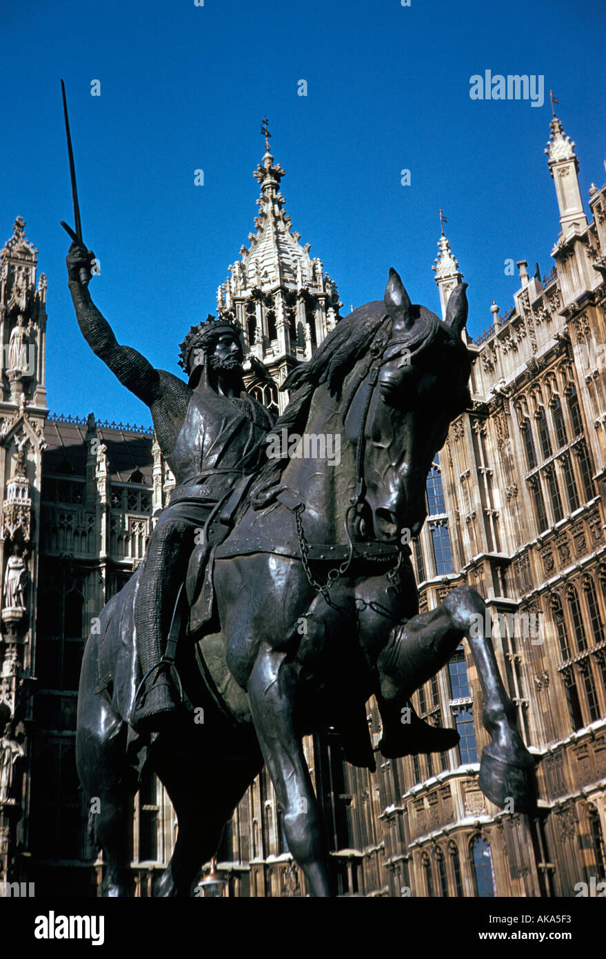 Houses of parliment statue hi-res stock photography and images - Alamy