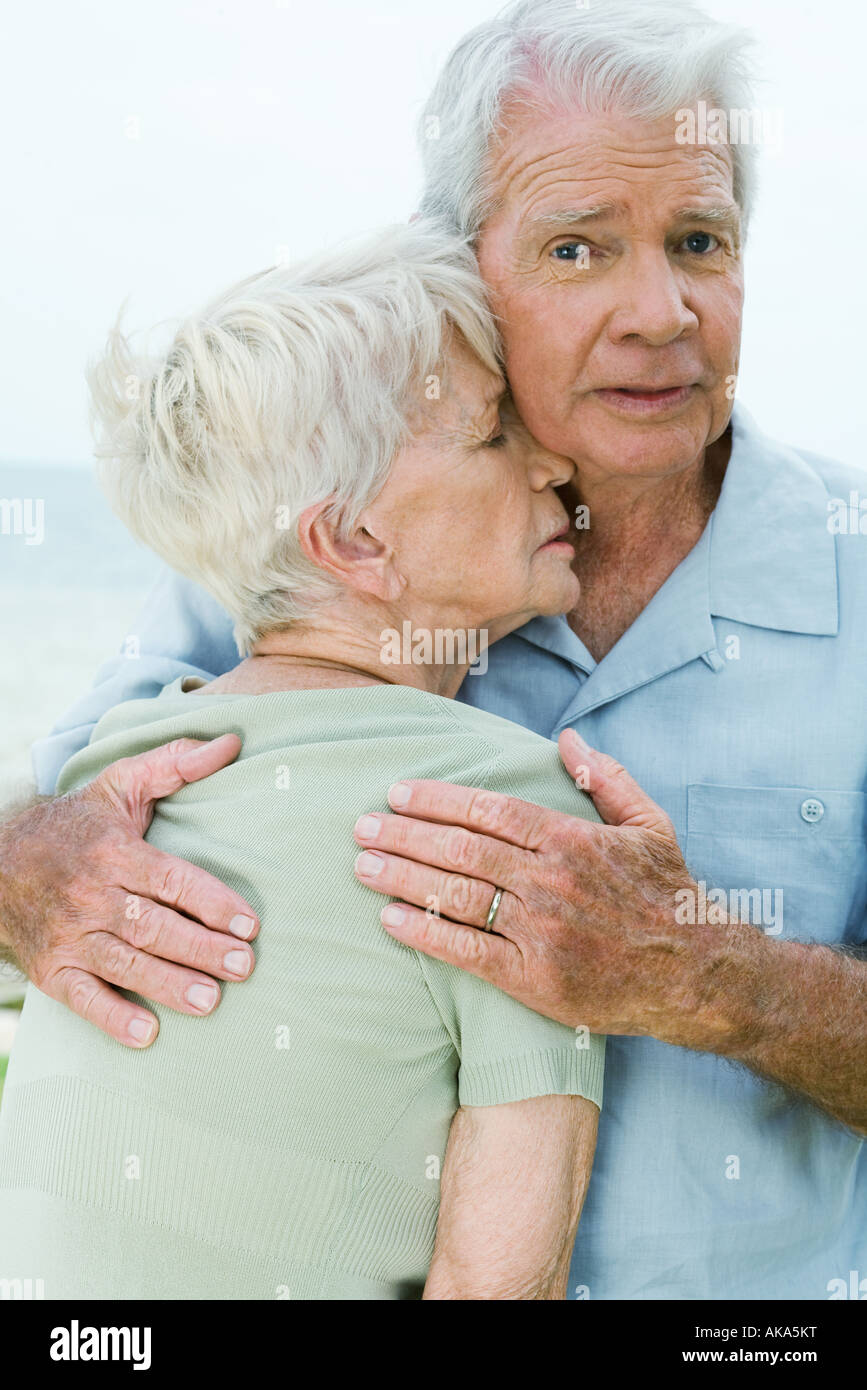 Couple tightly hugging hi-res stock photography and images - Alamy