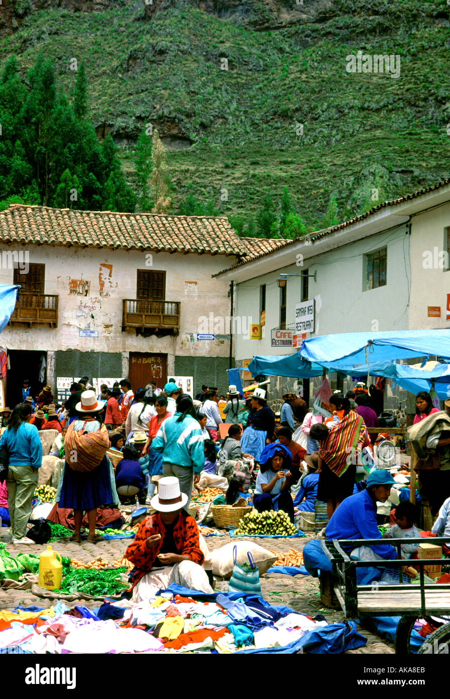 Peru traditional textile trade hi-res stock photography and images - Alamy