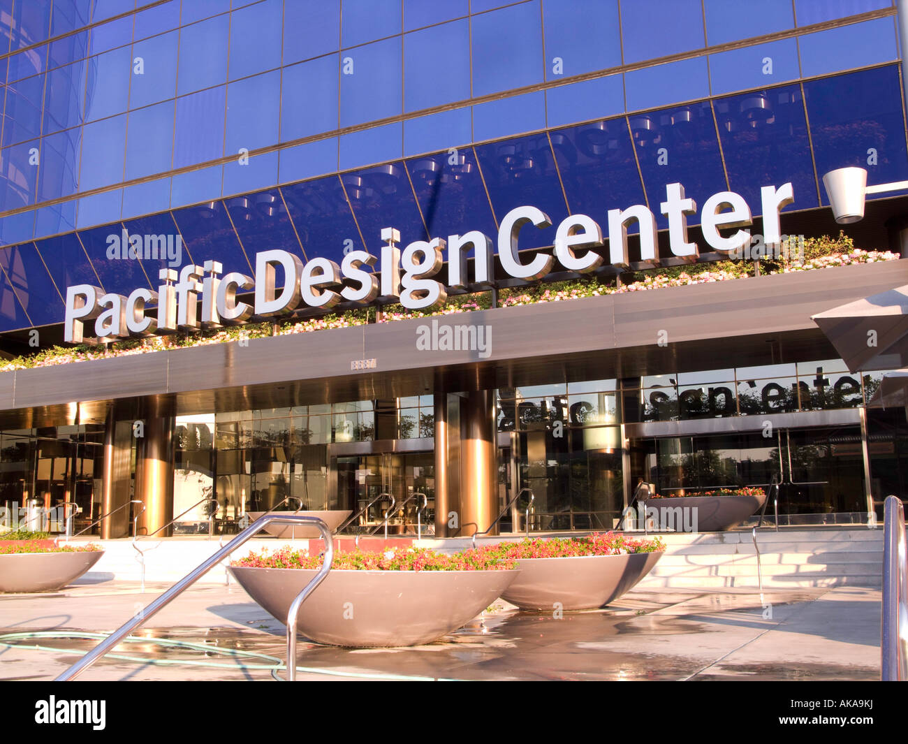 8687 Melrose Avenue Los Angeles Stock Photo - Alamy